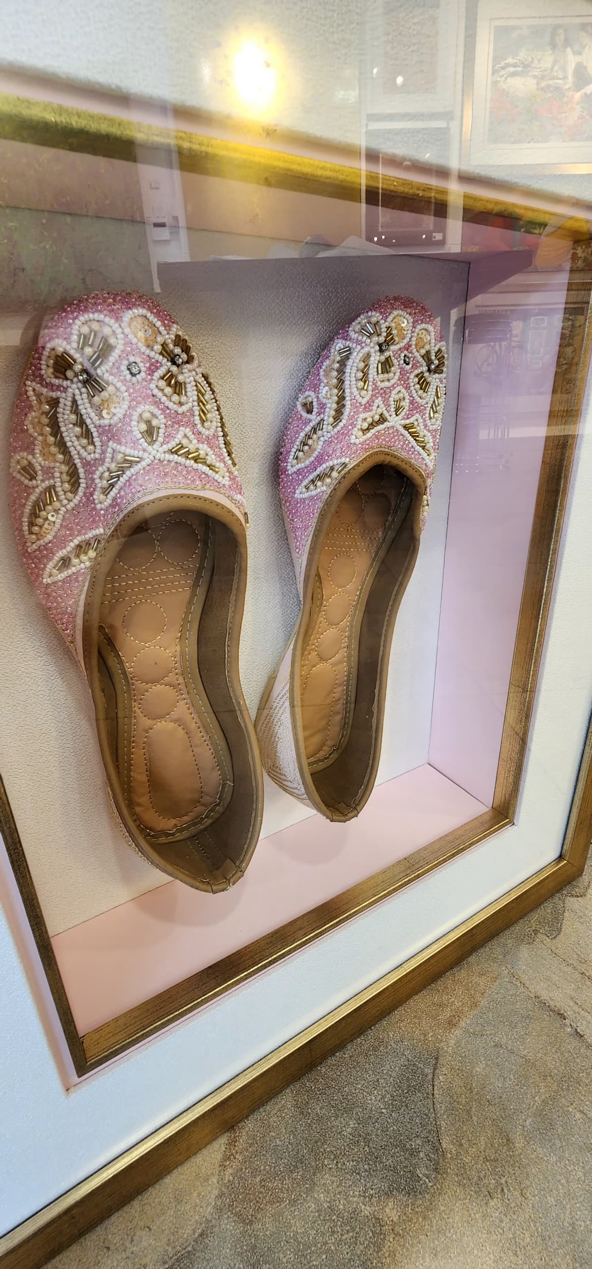 Box concept for embellished shoes – PRO ART & FRAME